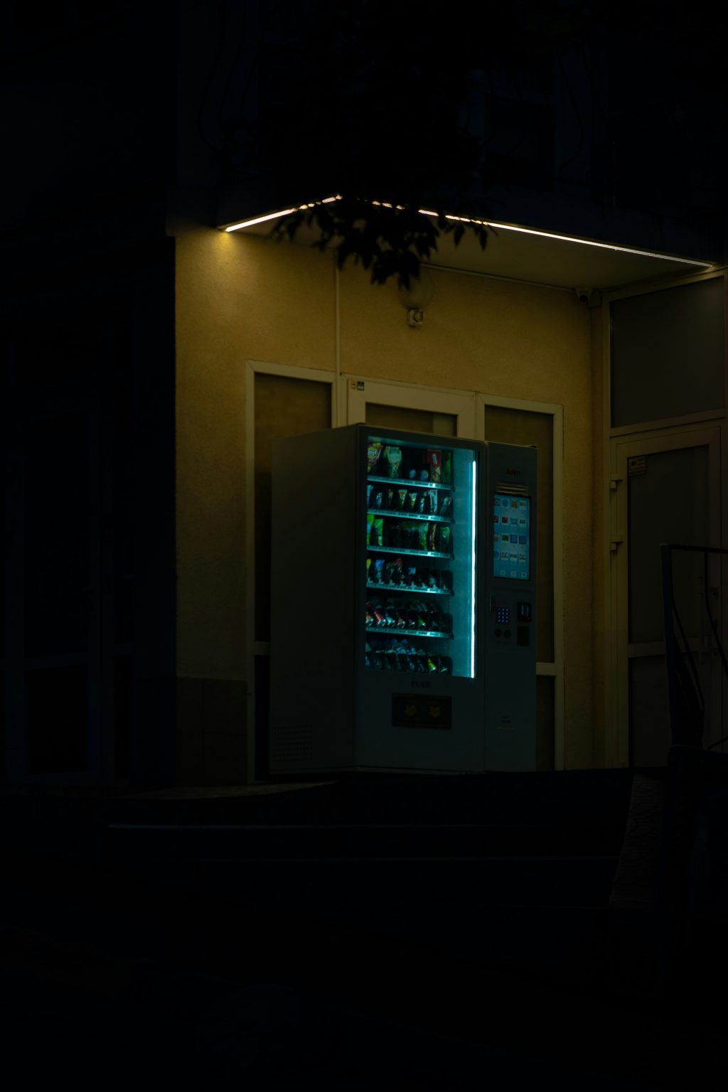 Vending Machine Franchise in 2025: The Pros and Cons - Nozomii Vending